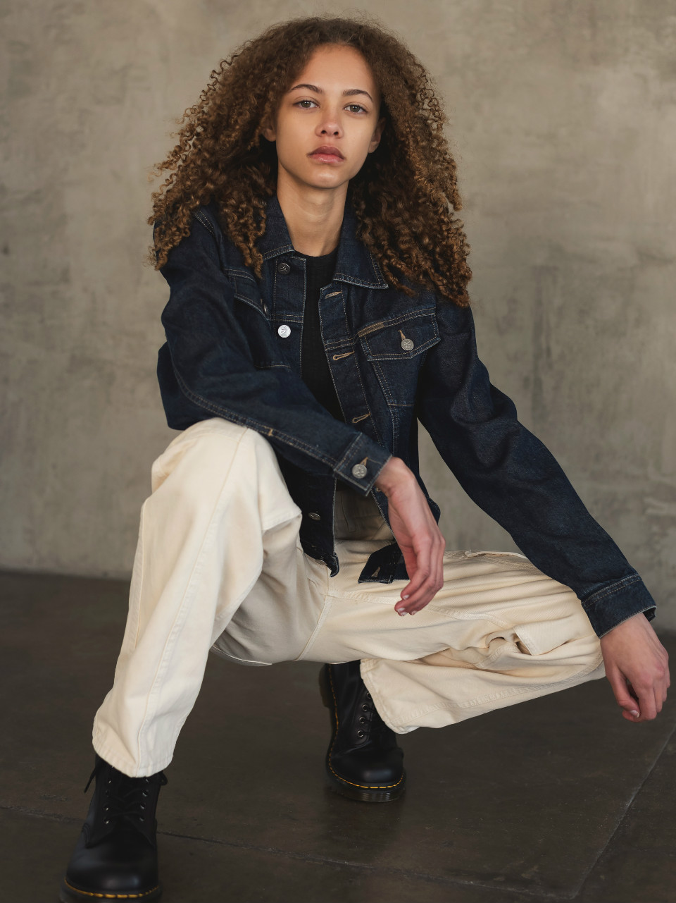 Mia Davis | Women Paris