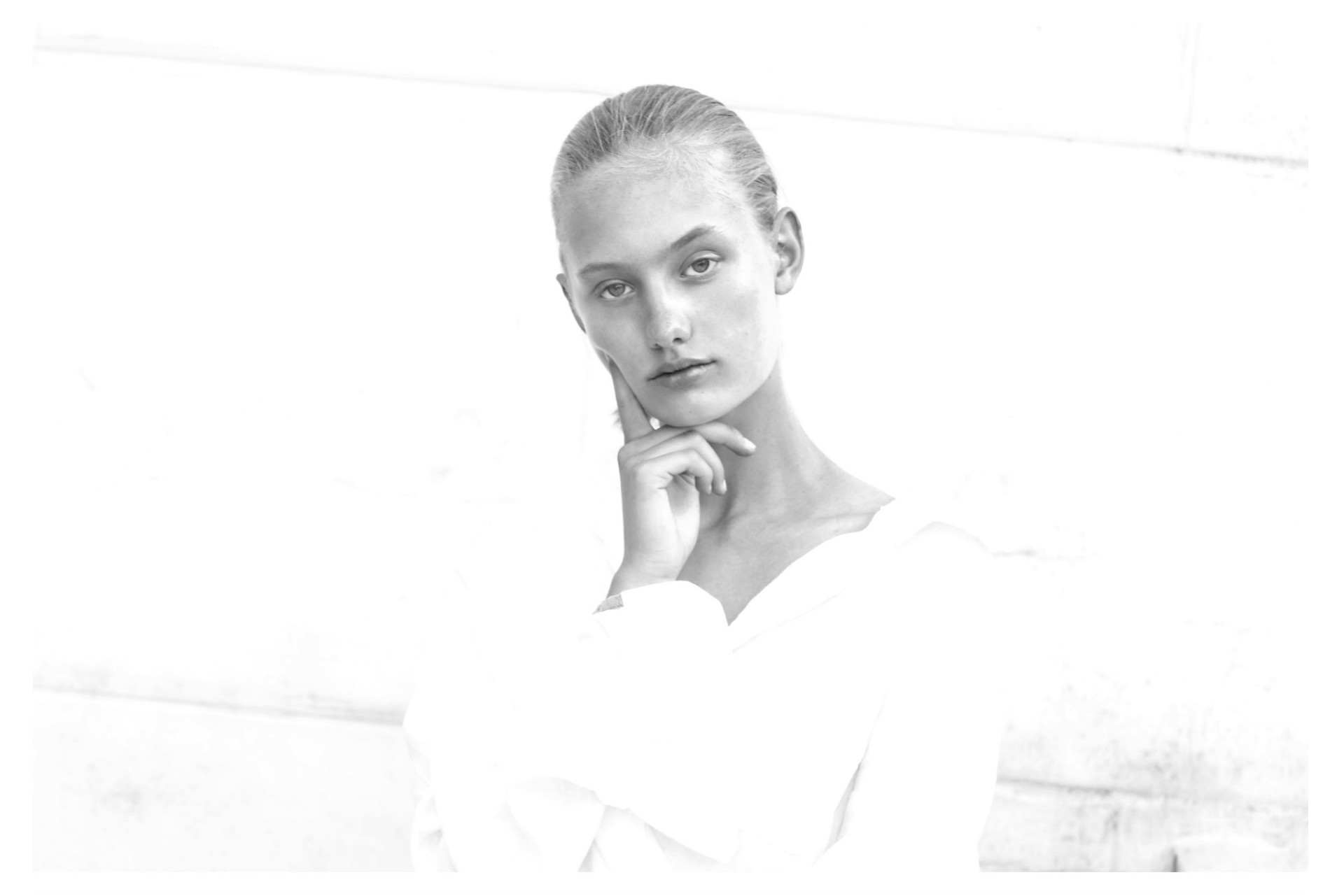 Cassandra Van Der Stelt | Supreme Paris